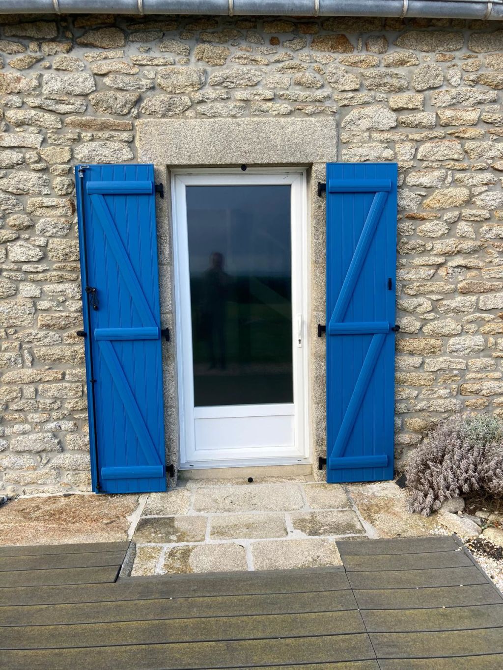 Pose de volets battants PVC isolants à Plobannalec-Lesconil